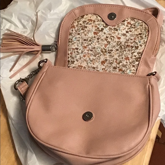 Bags | Crossbody Bag Whidden Zipper Pocket In Flap Bag Sz 8 Light ...